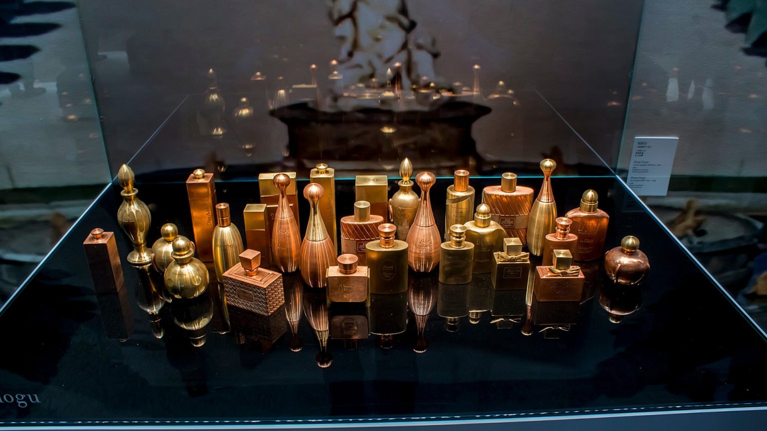 Luxury Perfumes in the UAE | Elegant Emirates
